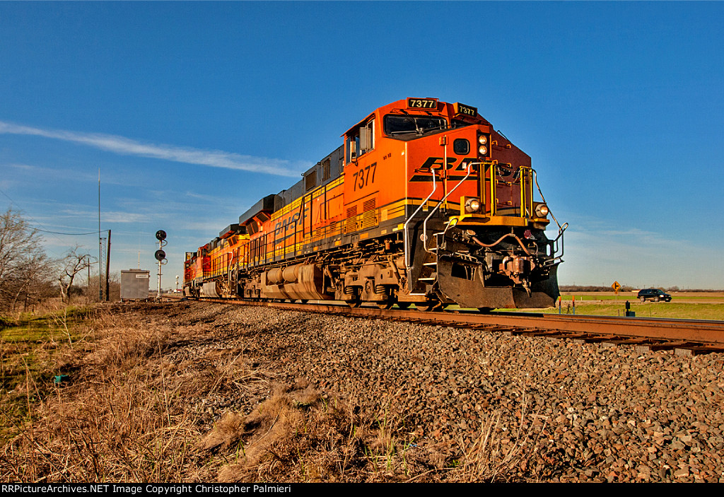 BNSF 7377 Leads Z-ALTWSP6-30
